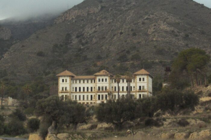Las mejores historias de casas abandonadas en España