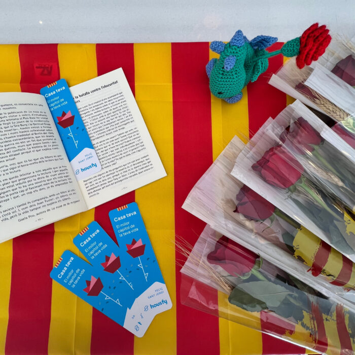 Celebra Sant Jordi con nosotros, con una rosa y un marcapáginas | Housfy